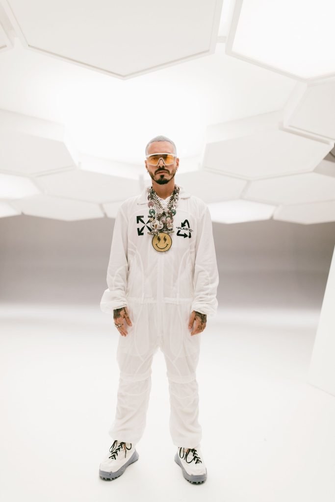 DOMANI ESCE IN TUTTO IL MONDO IL NUOVO ALBUM DI J BALVIN "COLORES ...
